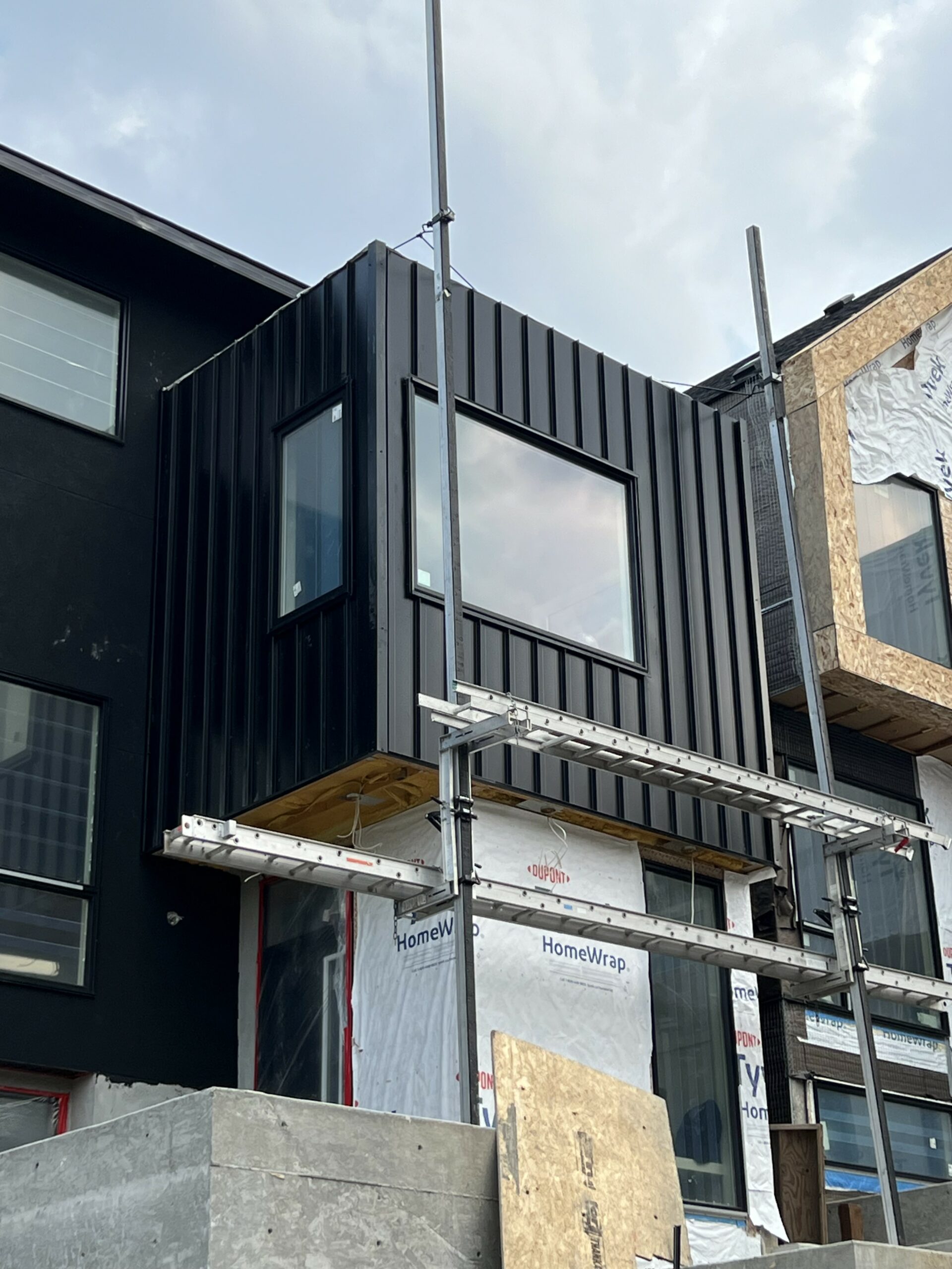 EA Exteriors -🏠 Roofing & Siding Contractors in Calgary